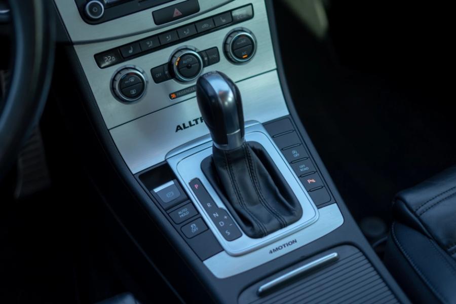 Pelēks Volkswagen Passat Alltrack 2014 Rīga, ar dzinēja tilpumu 2.00 L un nobraukumu 287 tūkst. km par 9200 €, foto 79 vietnē AUTOMOTO.COM.LV