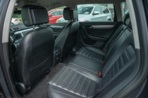 Pelēks Volkswagen Passat Alltrack 2014 Rīga, ar dzinēja tilpumu 2.00 L un nobraukumu 287 tūkst. km par 9200 €, foto 80 vietnē AUTOMOTO.COM.LV