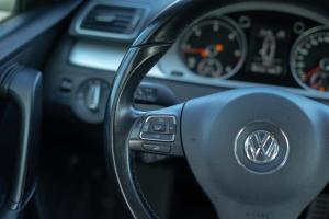 Pelēks Volkswagen Passat Alltrack 2014 Rīga, ar dzinēja tilpumu 2.00 L un nobraukumu 287 tūkst. km par 9200 €, foto 90 vietnē AUTOMOTO.COM.LV