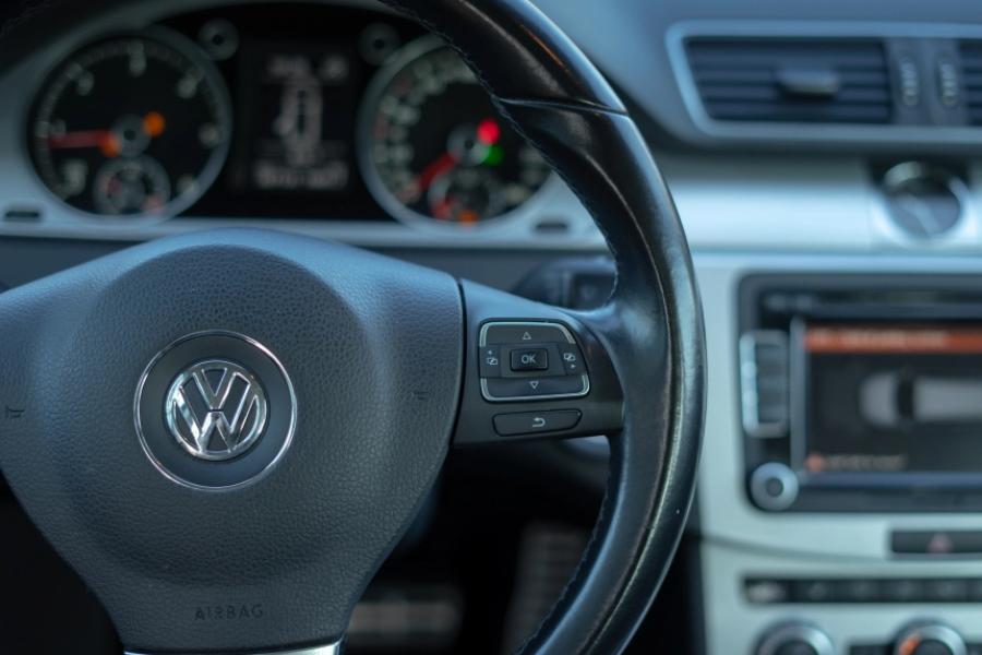Pelēks Volkswagen Passat Alltrack 2014 Rīga, ar dzinēja tilpumu 2.00 L un nobraukumu 287 tūkst. km par 9200 €, foto 93 vietnē AUTOMOTO.COM.LV