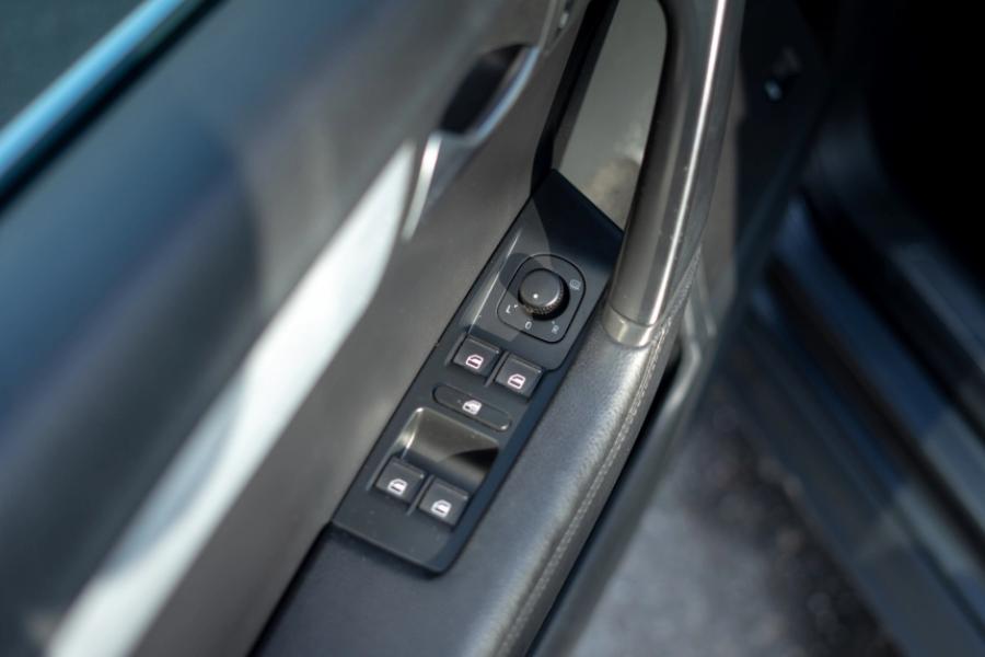 Pelēks Volkswagen Passat Alltrack 2014 Rīga, ar dzinēja tilpumu 2.00 L un nobraukumu 287 tūkst. km par 9200 €, foto 96 vietnē AUTOMOTO.COM.LV