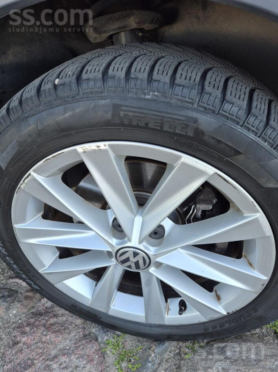 Grey Volkswagen Passat Alltrack 2014 in Riga, with an engine capacity of 2.00 L and mileage of 187 thousand km for 9600 €, photo 6 on AUTOMOTO.COM.LV