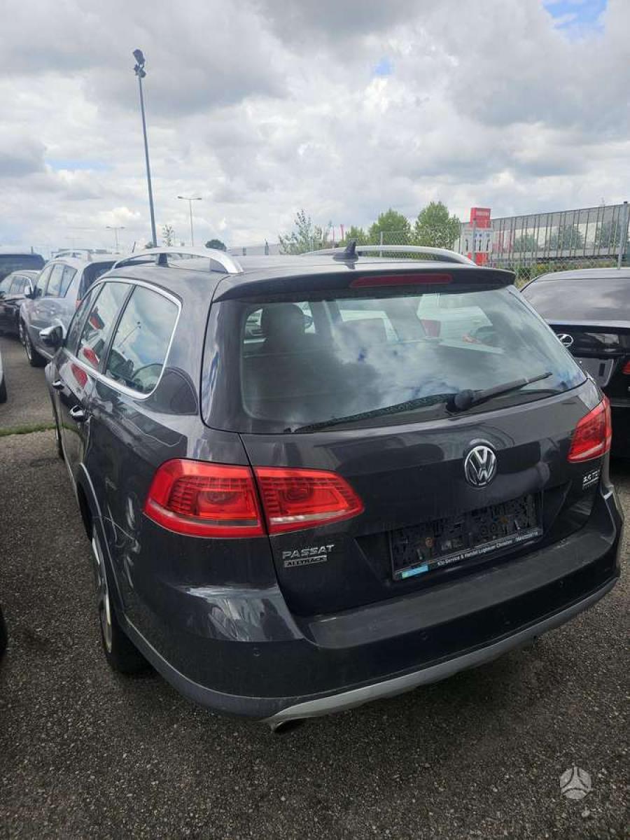 Pelēks Volkswagen Passat Alltrack 2014 Anykščiai, ar dzinēja tilpumu 2.00 L un nobraukumu 242 tūkst. km par 7300 €, foto 3 vietnē AUTOMOTO.COM.LV