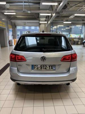 Pelēks Volkswagen Passat Alltrack 2014 Viļņa, ar dzinēja tilpumu 2.00 L un nobraukumu 200 tūkst. km par 7000 €, foto 4 vietnē AUTOMOTO.COM.LV