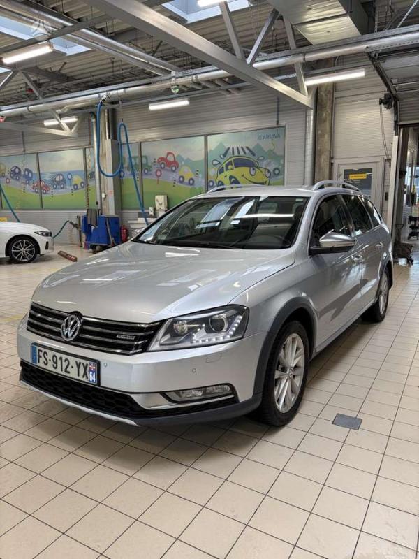 Pelēks Volkswagen Passat Alltrack 2014 Viļņa, ar dzinēja tilpumu 2.00 L un nobraukumu 200 tūkst. km par 7000 €, foto 7 vietnē AUTOMOTO.COM.LV