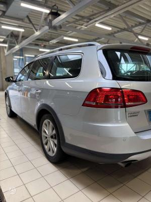 Pelēks Volkswagen Passat Alltrack 2014 Viļņa, ar dzinēja tilpumu 2.00 L un nobraukumu 200 tūkst. km par 7000 €, foto 9 vietnē AUTOMOTO.COM.LV