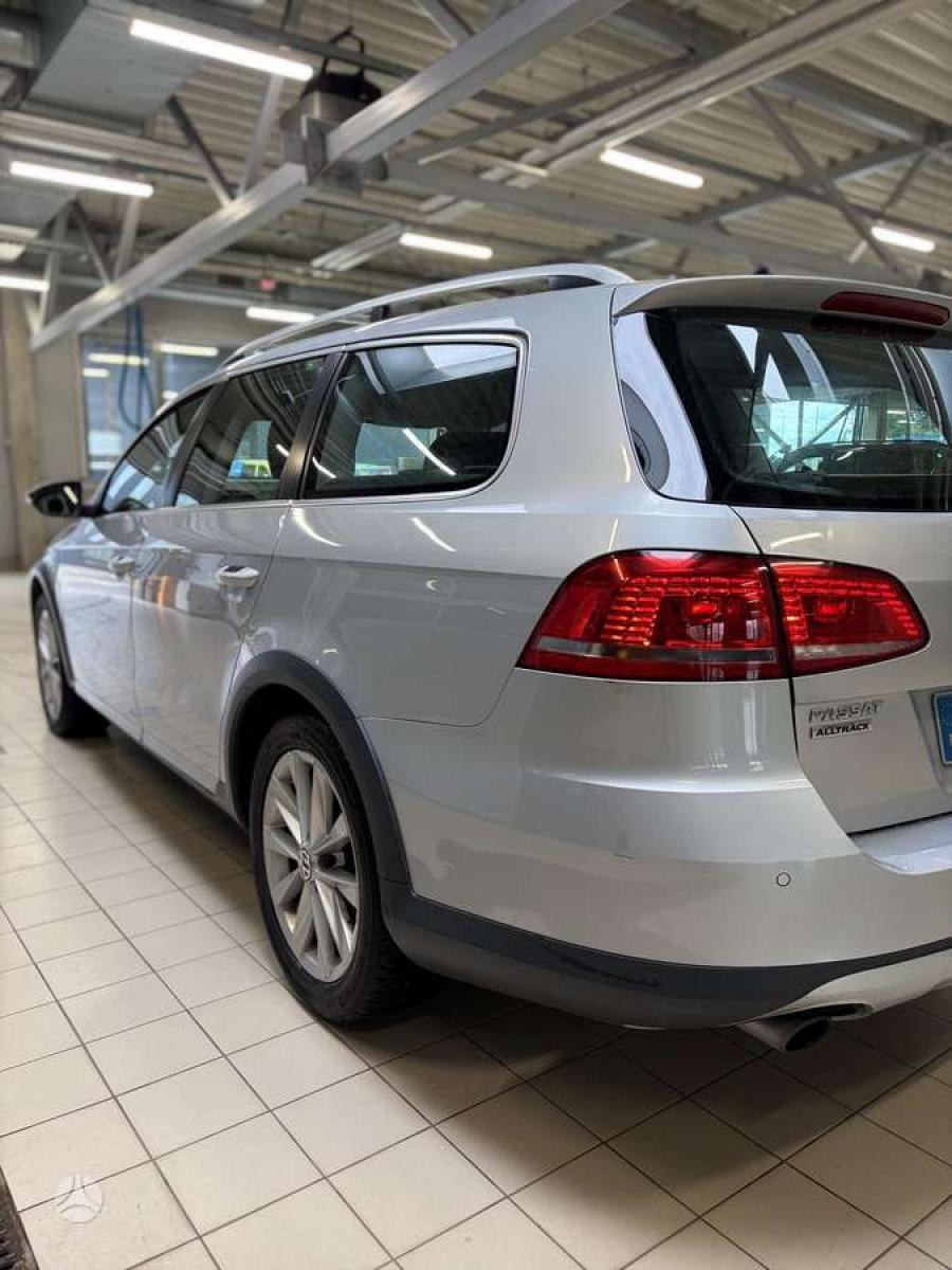 Pelēks Volkswagen Passat Alltrack 2014 Viļņa, ar dzinēja tilpumu 2.00 L un nobraukumu 200 tūkst. km par 7000 €, foto 9 vietnē AUTOMOTO.COM.LV