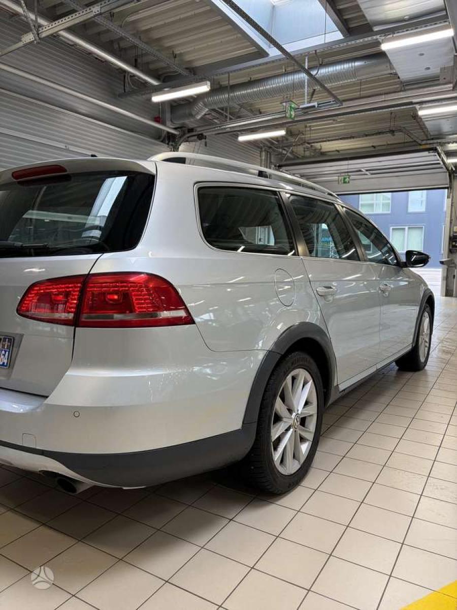 Pelēks Volkswagen Passat Alltrack 2014 Viļņa, ar dzinēja tilpumu 2.00 L un nobraukumu 200 tūkst. km par 7000 €, foto 10 vietnē AUTOMOTO.COM.LV