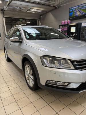 Pelēks Volkswagen Passat Alltrack 2014 Viļņa, ar dzinēja tilpumu 2.00 L un nobraukumu 200 tūkst. km par 7000 €, foto 12 vietnē AUTOMOTO.COM.LV