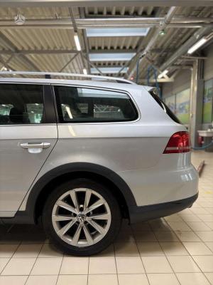 Pelēks Volkswagen Passat Alltrack 2014 Viļņa, ar dzinēja tilpumu 2.00 L un nobraukumu 200 tūkst. km par 7000 €, foto 14 vietnē AUTOMOTO.COM.LV