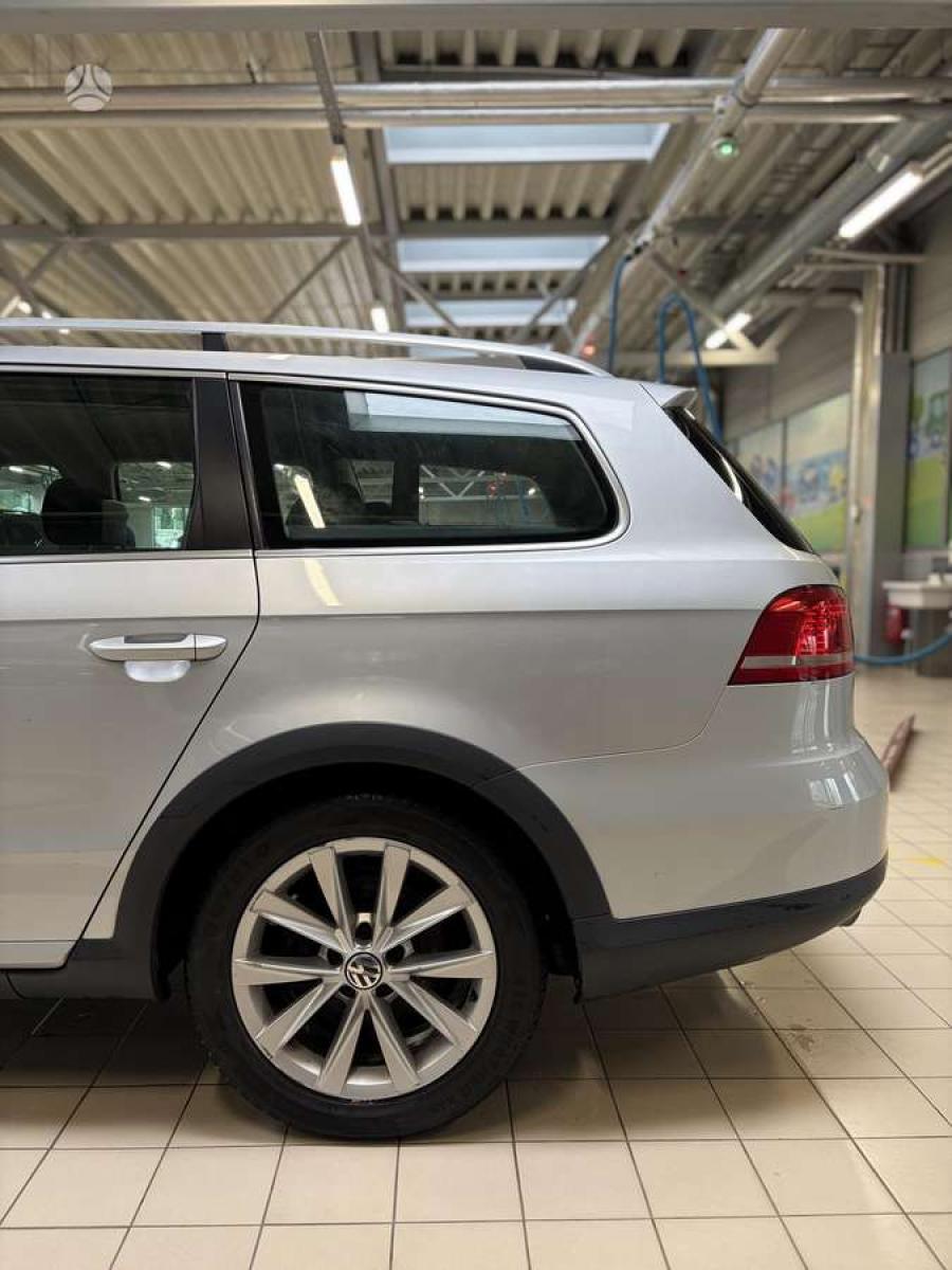 Pelēks Volkswagen Passat Alltrack 2014 Viļņa, ar dzinēja tilpumu 2.00 L un nobraukumu 200 tūkst. km par 7000 €, foto 14 vietnē AUTOMOTO.COM.LV