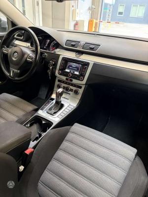 Pelēks Volkswagen Passat Alltrack 2014 Viļņa, ar dzinēja tilpumu 2.00 L un nobraukumu 200 tūkst. km par 7000 €, foto 15 vietnē AUTOMOTO.COM.LV