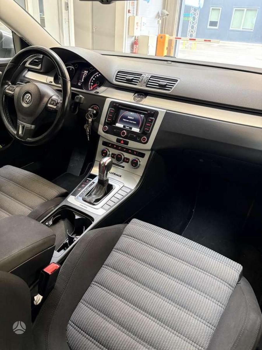 Pelēks Volkswagen Passat Alltrack 2014 Viļņa, ar dzinēja tilpumu 2.00 L un nobraukumu 200 tūkst. km par 7000 €, foto 15 vietnē AUTOMOTO.COM.LV