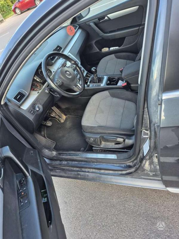 Grey Volkswagen Passat Alltrack 2014 in Siauliai, with an engine capacity of 2.00 L and mileage of 250 thousand km for 6000 €, photo 8 on AUTOMOTO.COM.LV