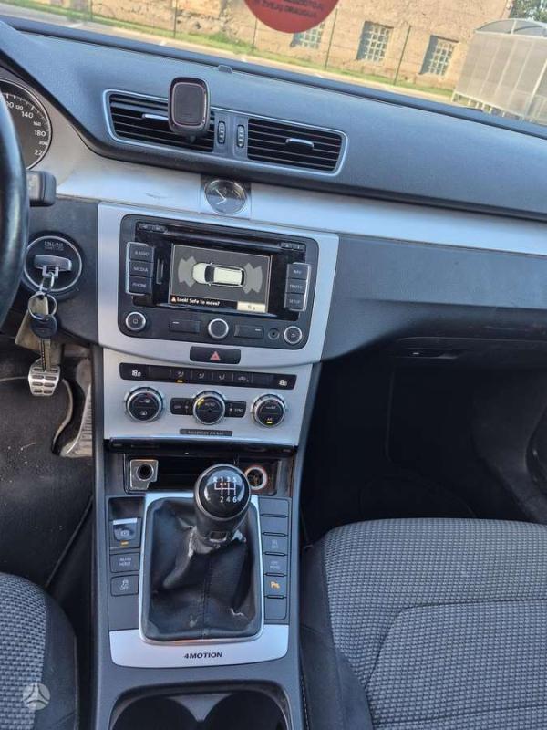 Grey Volkswagen Passat Alltrack 2014 in Siauliai, with an engine capacity of 2.00 L and mileage of 250 thousand km for 6000 €, photo 9 on AUTOMOTO.COM.LV