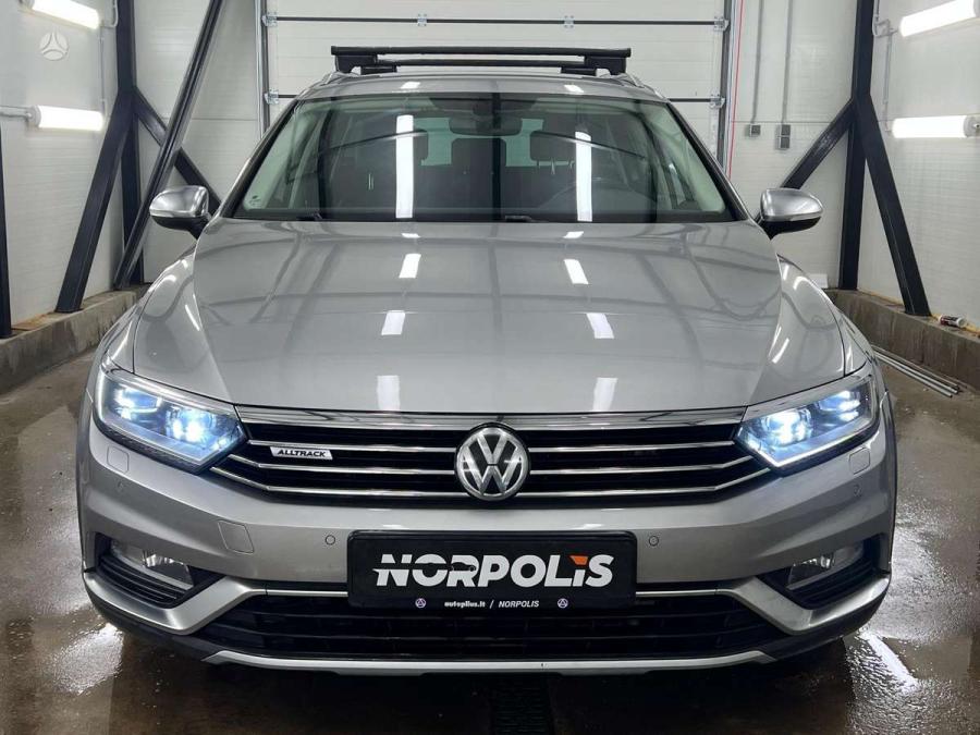 Grey Volkswagen Passat Alltrack 2015 in Vilnius, with an engine capacity of 1.97 L and mileage of 296 thousand km for 13800 €, photo 2 on AUTOMOTO.COM.LV