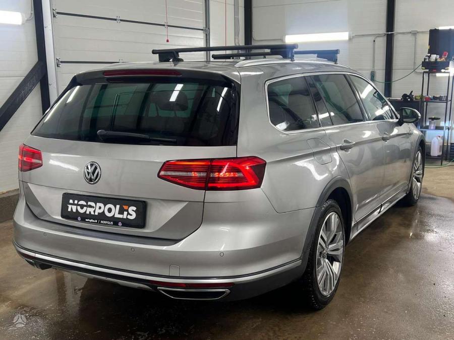 Grey Volkswagen Passat Alltrack 2015 in Vilnius, with an engine capacity of 1.97 L and mileage of 296 thousand km for 13800 €, photo 7 on AUTOMOTO.COM.LV
