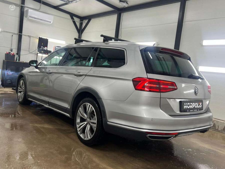 Grey Volkswagen Passat Alltrack 2015 in Vilnius, with an engine capacity of 1.97 L and mileage of 296 thousand km for 13800 €, photo 11 on AUTOMOTO.COM.LV