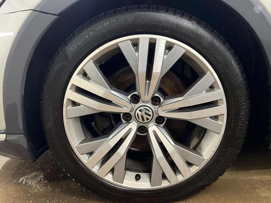 Grey Volkswagen Passat Alltrack 2015 in Vilnius, with an engine capacity of 1.97 L and mileage of 296 thousand km for 13800 €, photo 12 on AUTOMOTO.COM.LV
