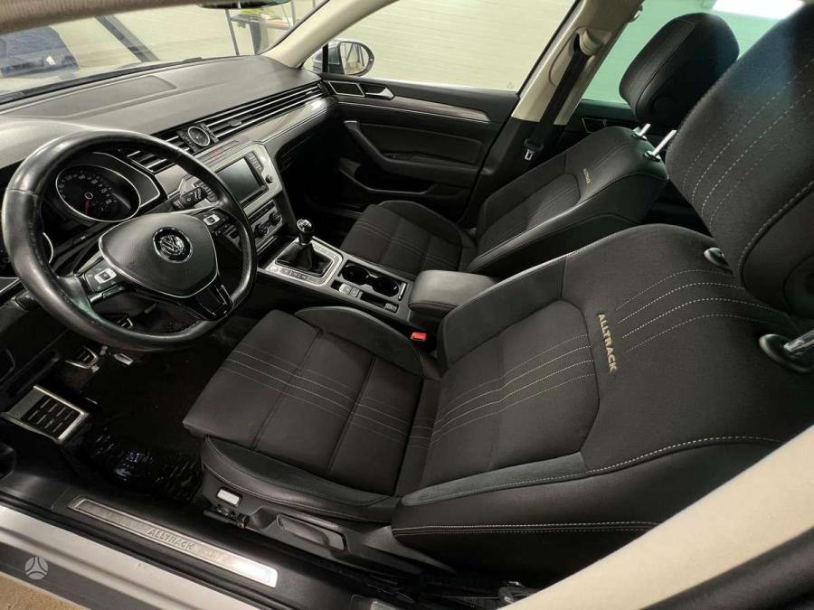 Grey Volkswagen Passat Alltrack 2015 in Vilnius, with an engine capacity of 1.97 L and mileage of 296 thousand km for 13800 €, photo 16 on AUTOMOTO.COM.LV