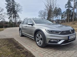 Pelēks Volkswagen Passat Alltrack 2015 Ogre, ar dzinēja tilpumu 2.00 L un nobraukumu 267 tūkst. km par 12790 €, foto  vietnē AUTOMOTO.COM.LV