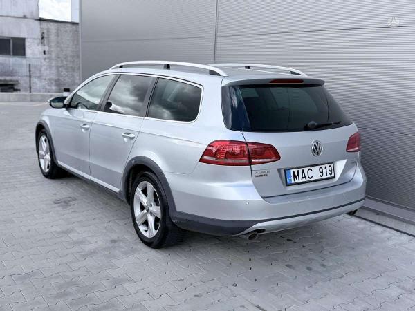 Grey Volkswagen Passat Alltrack 2015 in Vilnius, with an engine capacity of 1.97 L and mileage of 244 thousand km for 7300 €, photo 4 on AUTOMOTO.COM.LV