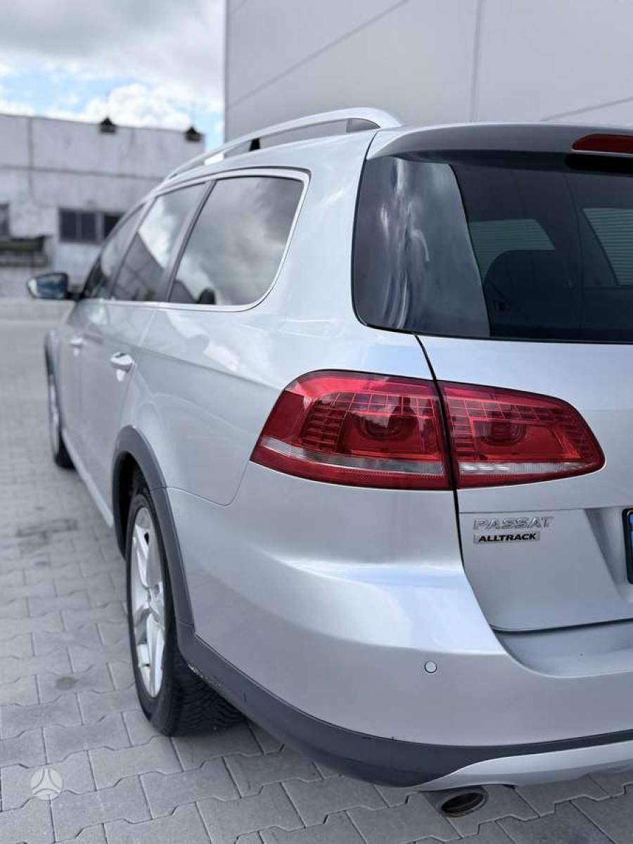 Grey Volkswagen Passat Alltrack 2015 in Vilnius, with an engine capacity of 1.97 L and mileage of 244 thousand km for 7300 €, photo 7 on AUTOMOTO.COM.LV