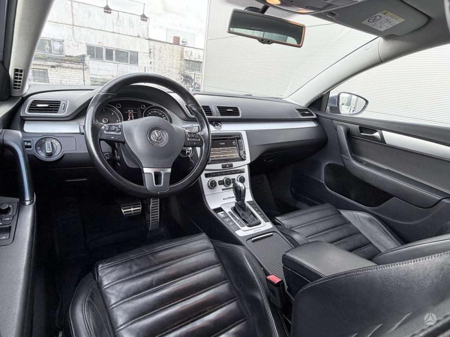 Grey Volkswagen Passat Alltrack 2015 in Vilnius, with an engine capacity of 1.97 L and mileage of 244 thousand km for 7300 €, photo 10 on AUTOMOTO.COM.LV