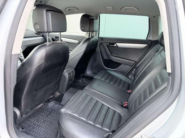 Grey Volkswagen Passat Alltrack 2015 in Vilnius, with an engine capacity of 1.97 L and mileage of 244 thousand km for 7300 €, photo 11 on AUTOMOTO.COM.LV