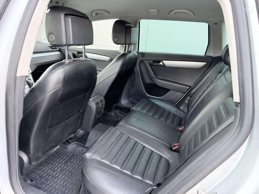 Grey Volkswagen Passat Alltrack 2015 in Vilnius, with an engine capacity of 1.97 L and mileage of 244 thousand km for 7300 €, photo 11 on AUTOMOTO.COM.LV