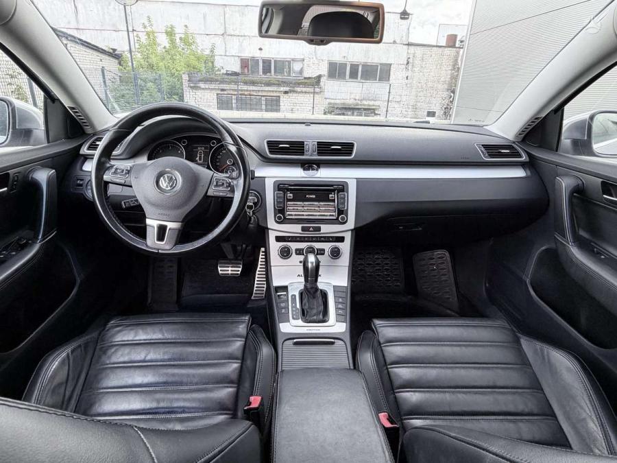 Grey Volkswagen Passat Alltrack 2015 in Vilnius, with an engine capacity of 1.97 L and mileage of 244 thousand km for 7300 €, photo 12 on AUTOMOTO.COM.LV