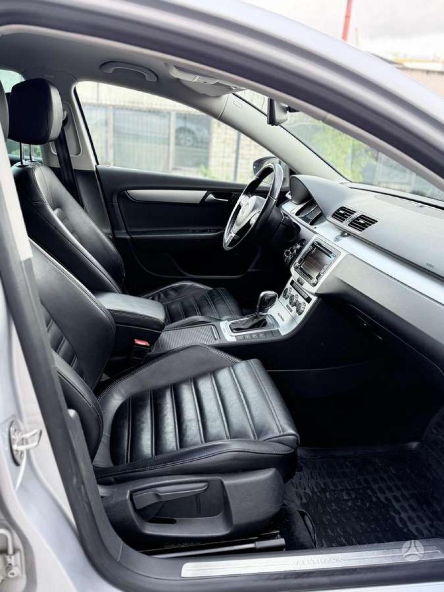 Grey Volkswagen Passat Alltrack 2015 in Vilnius, with an engine capacity of 1.97 L and mileage of 244 thousand km for 7300 €, photo 14 on AUTOMOTO.COM.LV