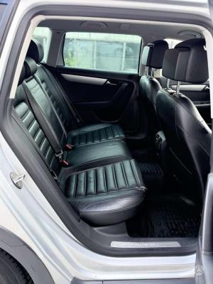 Grey Volkswagen Passat Alltrack 2015 in Vilnius, with an engine capacity of 1.97 L and mileage of 244 thousand km for 7300 €, photo 16 on AUTOMOTO.COM.LV