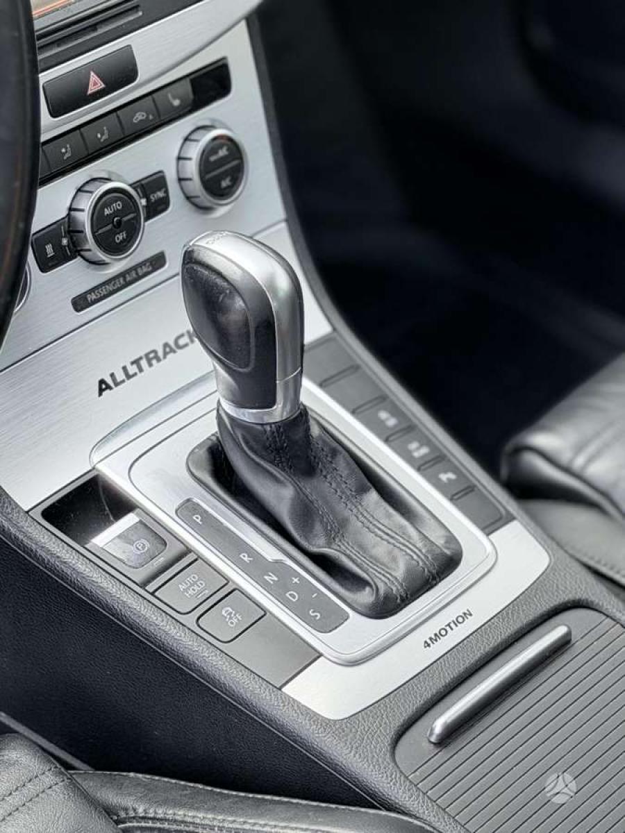 Grey Volkswagen Passat Alltrack 2015 in Vilnius, with an engine capacity of 1.97 L and mileage of 244 thousand km for 7300 €, photo 22 on AUTOMOTO.COM.LV