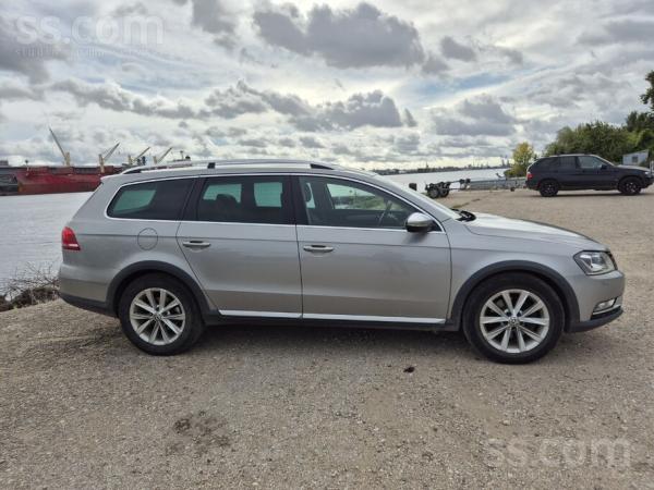 Pelēks Volkswagen Passat Alltrack 2015 Kuldīga, ar dzinēja tilpumu 2.00 L un nobraukumu 273 tūkst. km par 7890 €, foto 3 vietnē AUTOMOTO.COM.LV