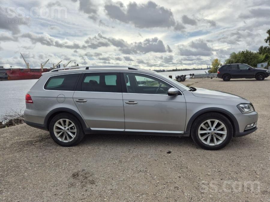 Pelēks Volkswagen Passat Alltrack 2015 Kuldīga, ar dzinēja tilpumu 2.00 L un nobraukumu 273 tūkst. km par 7890 €, foto 3 vietnē AUTOMOTO.COM.LV