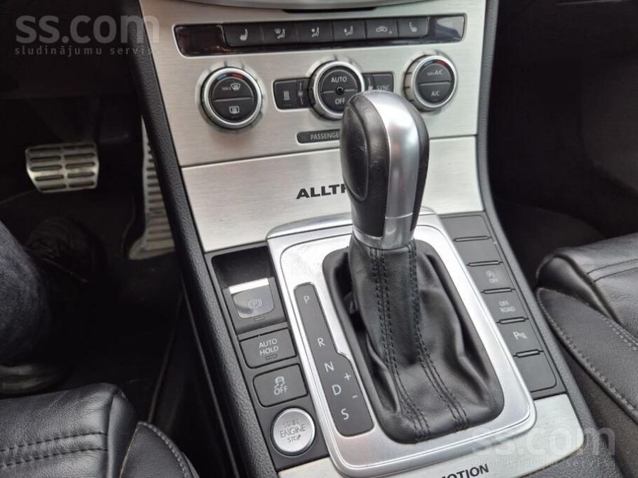 Pelēks Volkswagen Passat Alltrack 2015 Kuldīga, ar dzinēja tilpumu 2.00 L un nobraukumu 273 tūkst. km par 7890 €, foto 16 vietnē AUTOMOTO.COM.LV