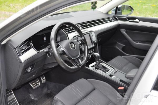 Grey Volkswagen Passat Alltrack 2016 in Cesis, with an engine capacity of 2.00 L and mileage of 288 thousand km for 11900 €, photo 4 on AUTOMOTO.COM.LV