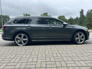 Grey Volkswagen Passat Alltrack 2016 in Liepaja, with an engine capacity of 2.00 L and mileage of 254 thousand km for 14450 €, photo 3 on AUTOMOTO.COM.LV