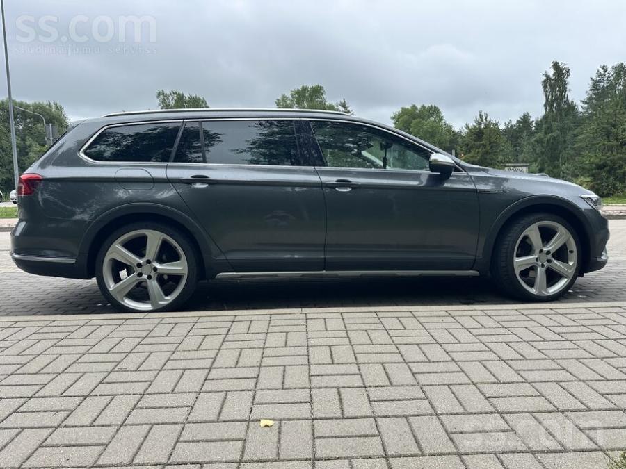 Grey Volkswagen Passat Alltrack 2016 in Liepaja, with an engine capacity of 2.00 L and mileage of 254 thousand km for 14450 €, photo 3 on AUTOMOTO.COM.LV
