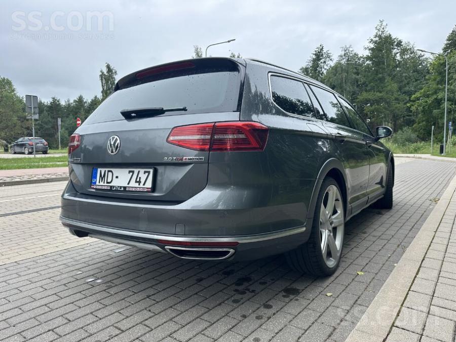 Grey Volkswagen Passat Alltrack 2016 in Liepaja, with an engine capacity of 2.00 L and mileage of 254 thousand km for 14450 €, photo 4 on AUTOMOTO.COM.LV