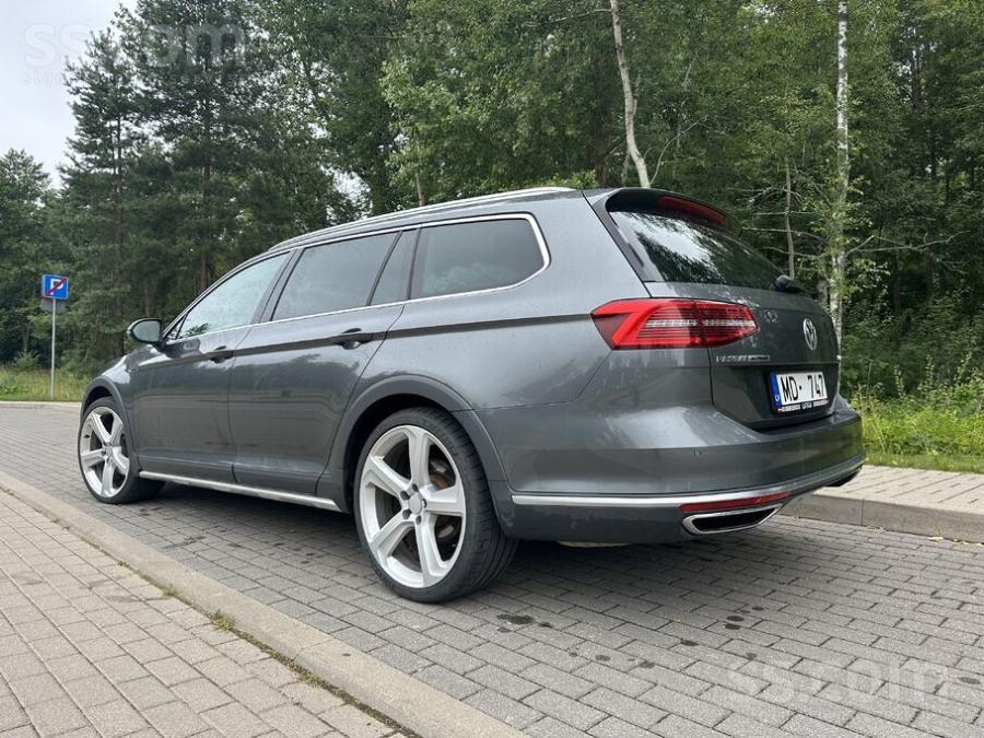 Grey Volkswagen Passat Alltrack 2016 in Liepaja, with an engine capacity of 2.00 L and mileage of 254 thousand km for 14450 €, photo 5 on AUTOMOTO.COM.LV