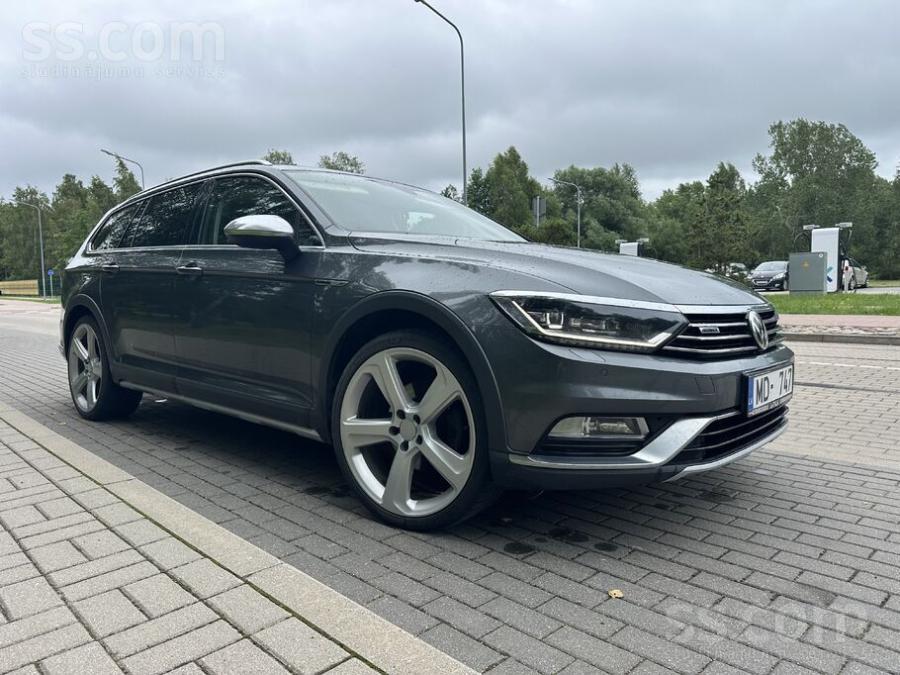 Grey Volkswagen Passat Alltrack 2016 in Liepaja, with an engine capacity of 2.00 L and mileage of 254 thousand km for 14450 €, photo 8 on AUTOMOTO.COM.LV