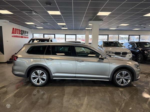 Pelēks Volkswagen Passat Alltrack 2016 Klaipėda, ar dzinēja tilpumu 2.00 L un nobraukumu 139 tūkst. km par 16550 €, foto 3 vietnē AUTOMOTO.COM.LV