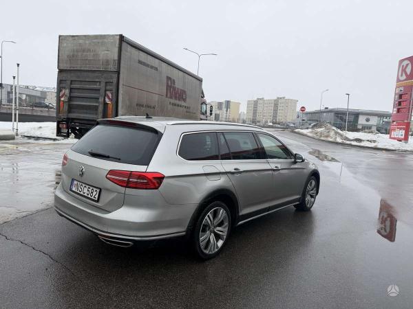 Pelēks Volkswagen Passat Alltrack 2016 Viļņa, ar dzinēja tilpumu 2.00 L un nobraukumu 161 tūkst. km par 10300 €, foto 4 vietnē AUTOMOTO.COM.LV