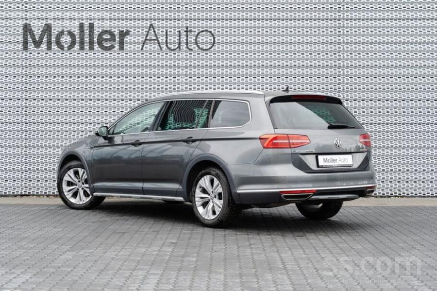 Grey Volkswagen Passat Alltrack 2016 in Riga, with an engine capacity of 2.00 L and mileage of 273 thousand km for 12100 €, photo 4 on AUTOMOTO.COM.LV