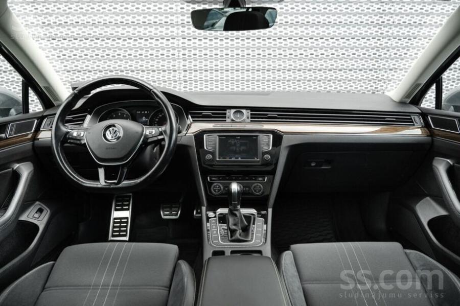 Grey Volkswagen Passat Alltrack 2016 in Riga, with an engine capacity of 2.00 L and mileage of 273 thousand km for 12100 €, photo 7 on AUTOMOTO.COM.LV