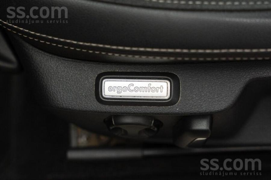 Grey Volkswagen Passat Alltrack 2016 in Riga, with an engine capacity of 2.00 L and mileage of 273 thousand km for 12100 €, photo 11 on AUTOMOTO.COM.LV