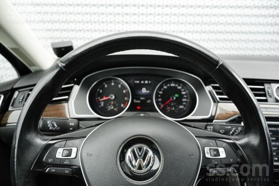 Grey Volkswagen Passat Alltrack 2016 in Riga, with an engine capacity of 2.00 L and mileage of 273 thousand km for 12100 €, photo 14 on AUTOMOTO.COM.LV