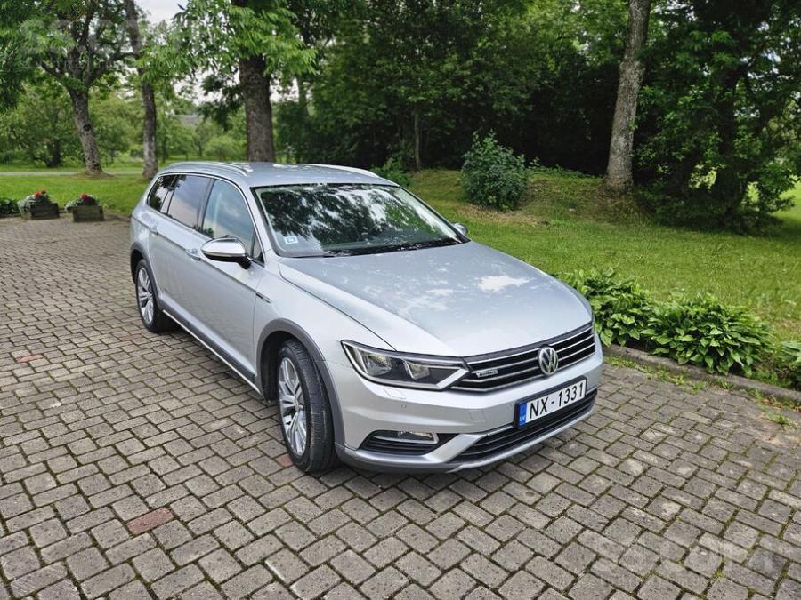 Pelēks Volkswagen Passat Alltrack 2016 Valmiera, ar dzinēja tilpumu 2.00 L un nobraukumu 270 tūkst. km par 10000 €, foto 3 vietnē AUTOMOTO.COM.LV